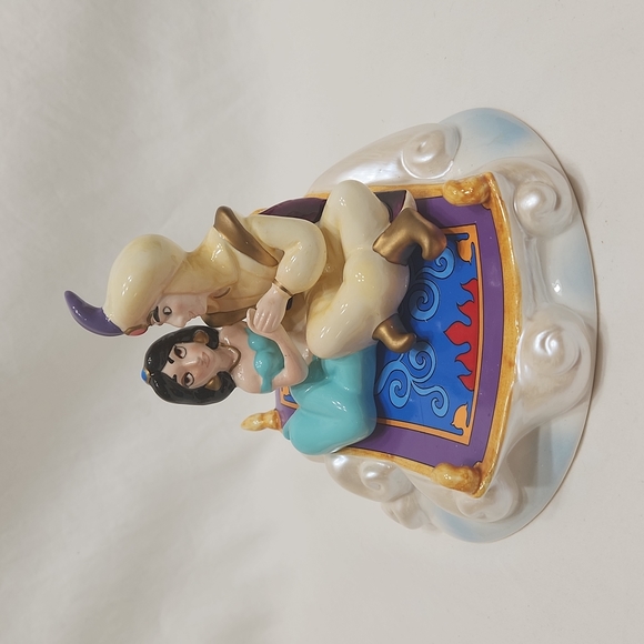 Disney | Accents | Disneys Aladdin Jasmine On Carpet Music Box | Poshmark